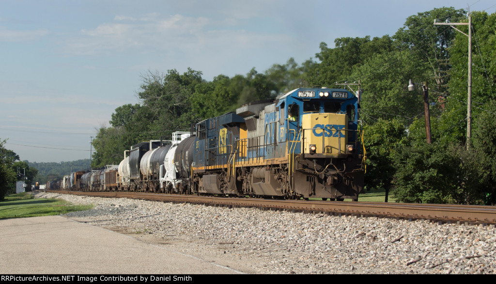 CSX 7571 leads I506.